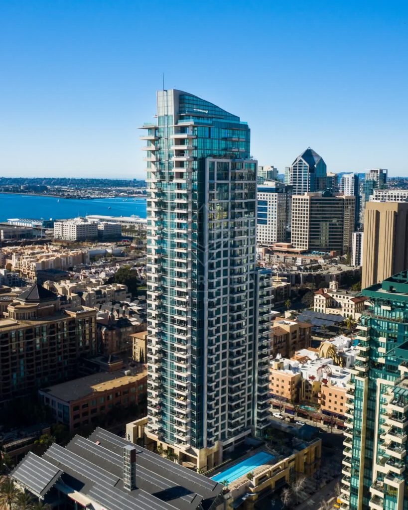 The iconic Pinnacle Marina Tower at 550 Front Street in the Marina ...